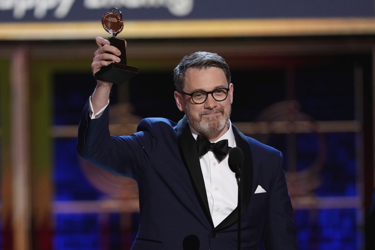 'Maybe Happy Ending' triumphs with 6 Tony Awards, including best ...
