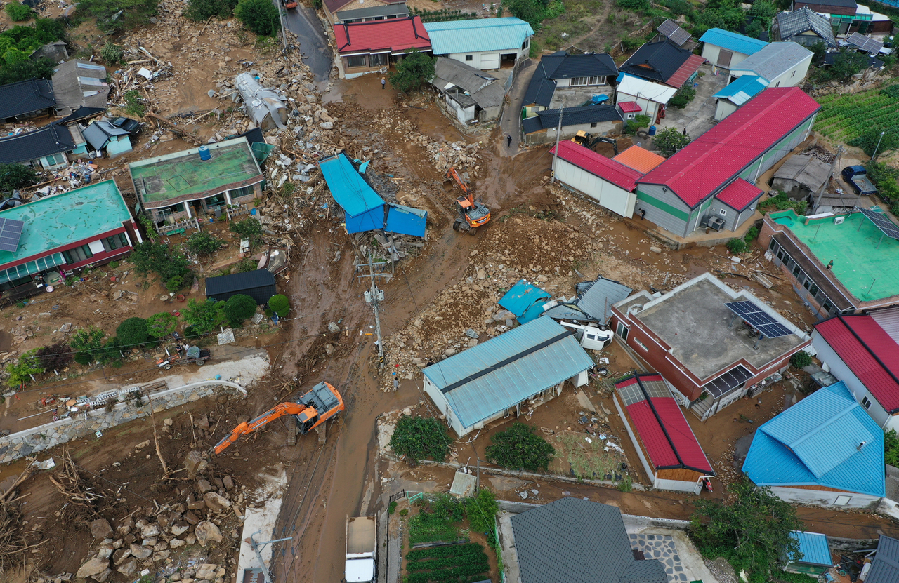 17 killed, 11 missing in heavy rains, landslides - The Korea Herald