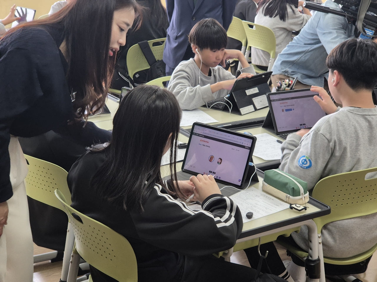 Korean students' motivation to study English drops as AI tools rise ...