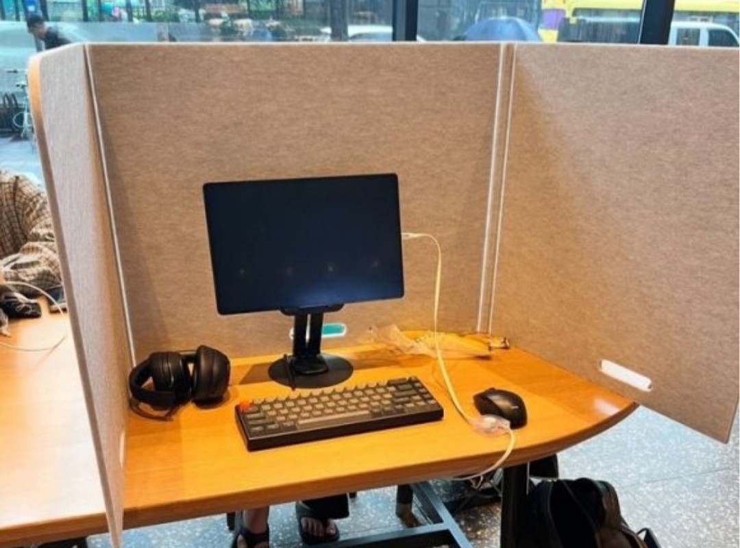 Leave your home offices at home: Starbucks draws the line at desktops ...