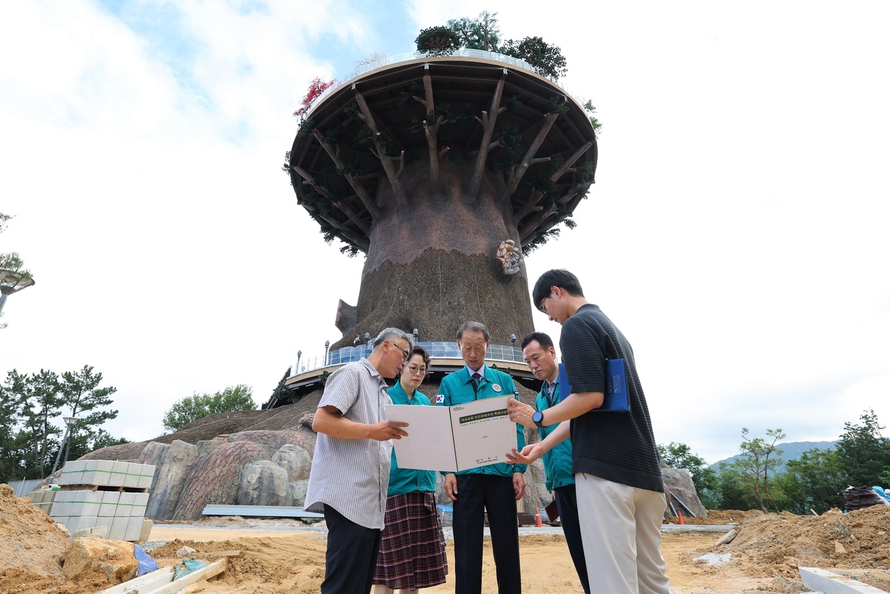 A S. Korean city wanted 'Big Tree' landmark. It got a W34.4b letdown ...