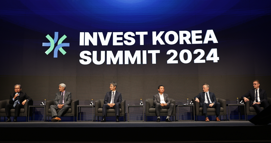 Govt. holds strategy meeting for successful hosting of APEC biz events - The Korea Herald
