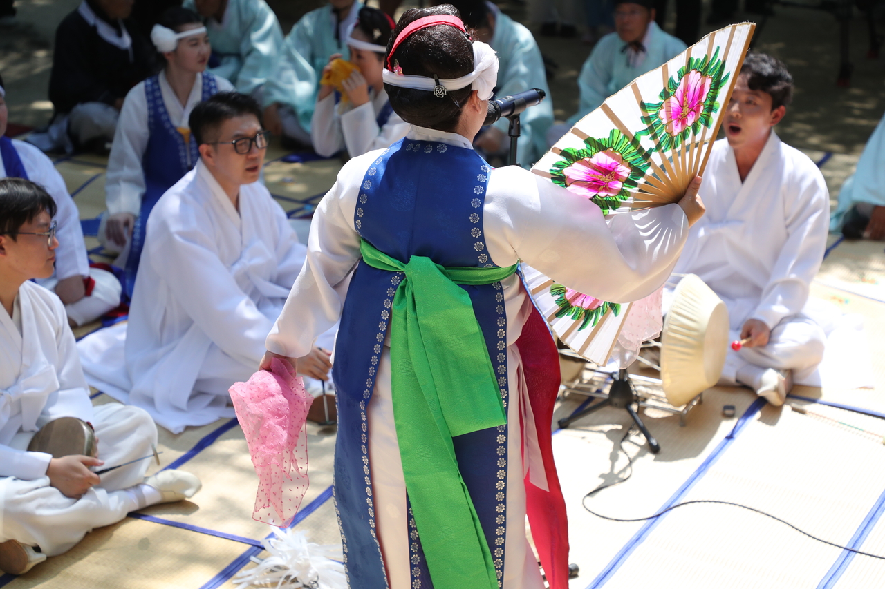Rain ritual performed in Gangwon as drought persists - The Korea Herald
