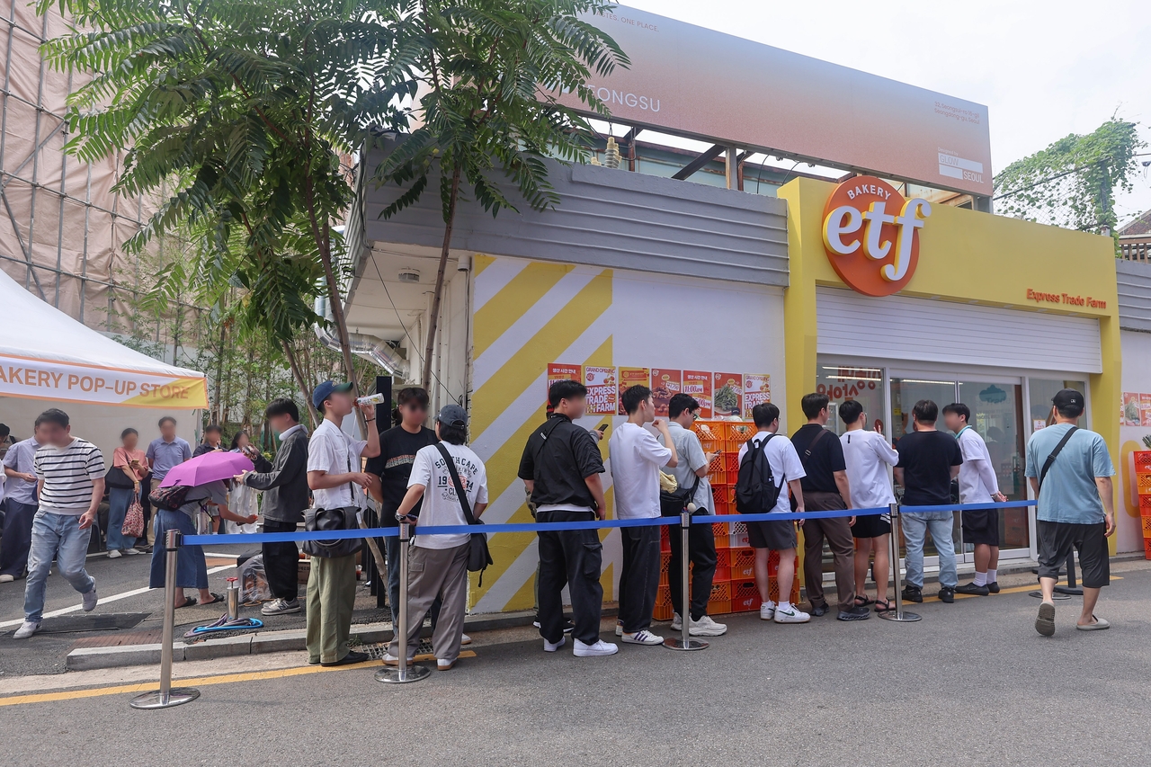 YouTuber’s 990 won bakery pop-up in Seoul triggers backlash from local bakers - The Korea Herald