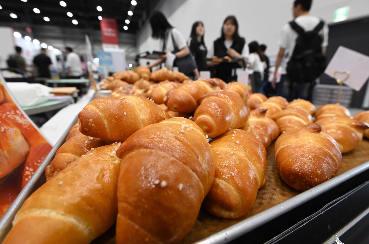 YouTuber’s 990 won bakery pop-up in Seoul triggers backlash from local ...