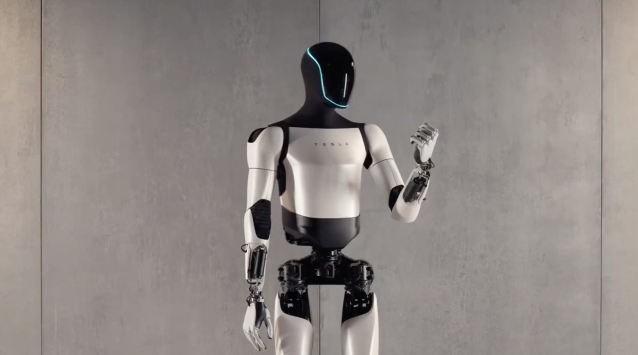 Atlas 2 vs. Optimus: Hyundai, Tesla battle for humanoid edge - The ...