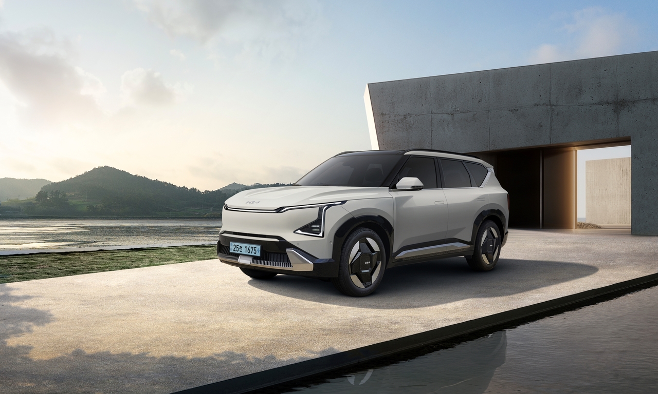 Kia EV5 makes debut as affordable family EV - The Korea Herald