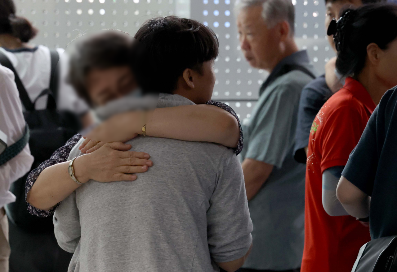 ‘Free at last’: Korean workers greet families, recount ICE ordeal - The ...