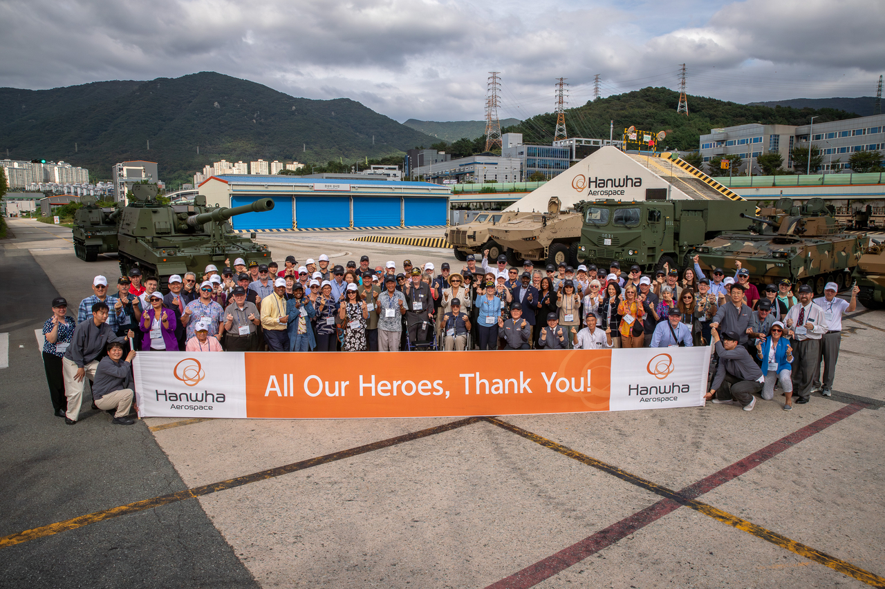 Hanwha salutes Korean War veterans - The Korea Herald