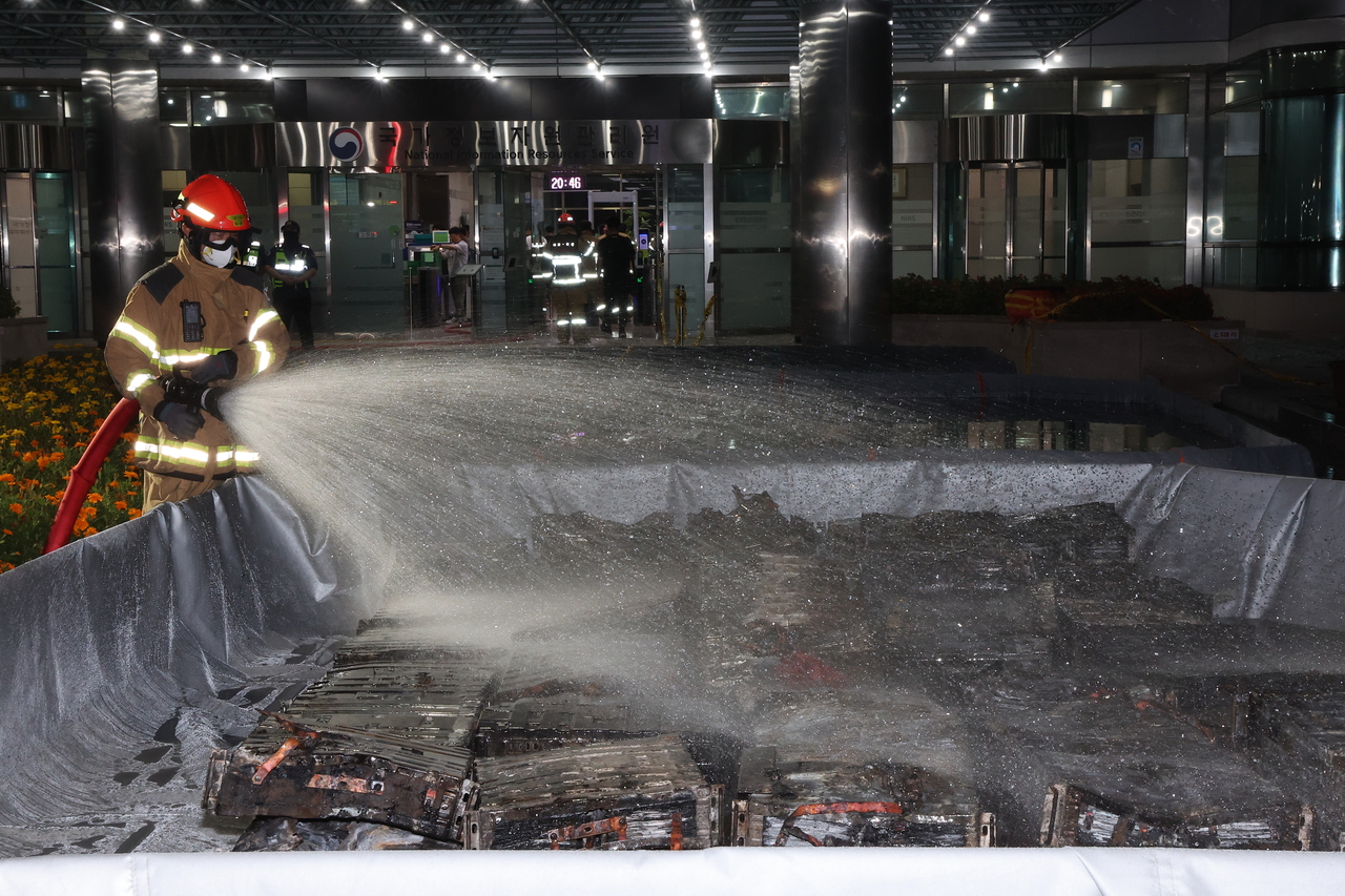 Data center fire: 10 hours battling battery blaze to salvage data - The ...