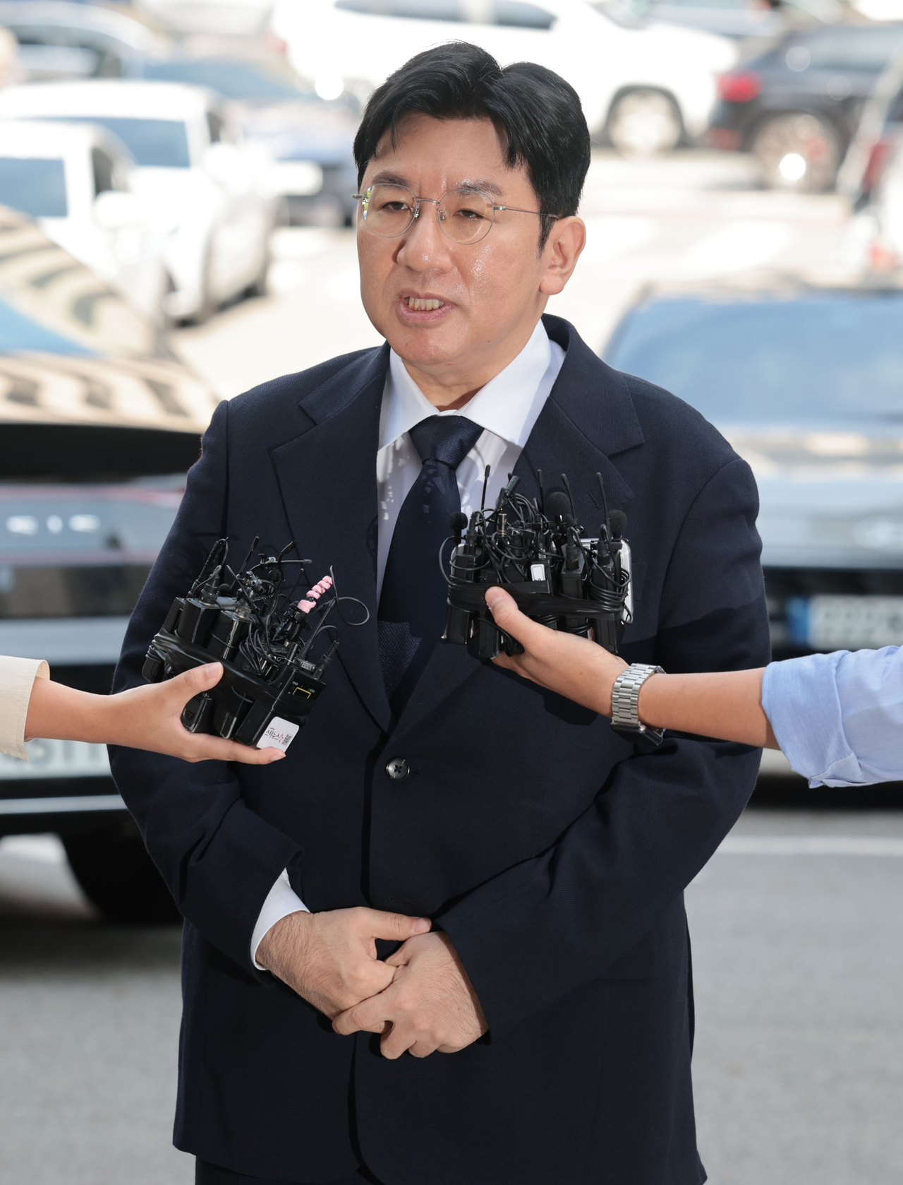 Hybe Chair Bang Si-hyuk banned from leaving country amid stock fraud ...