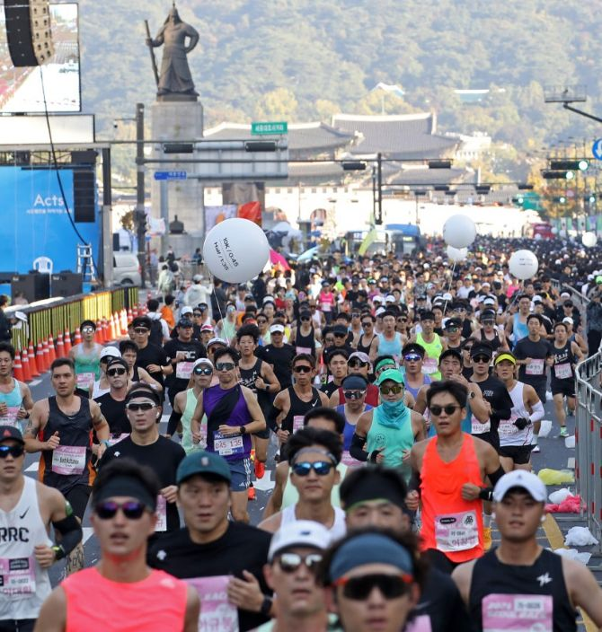Road closures expected Sunday for 2025 Seoul Race - The Korea Herald