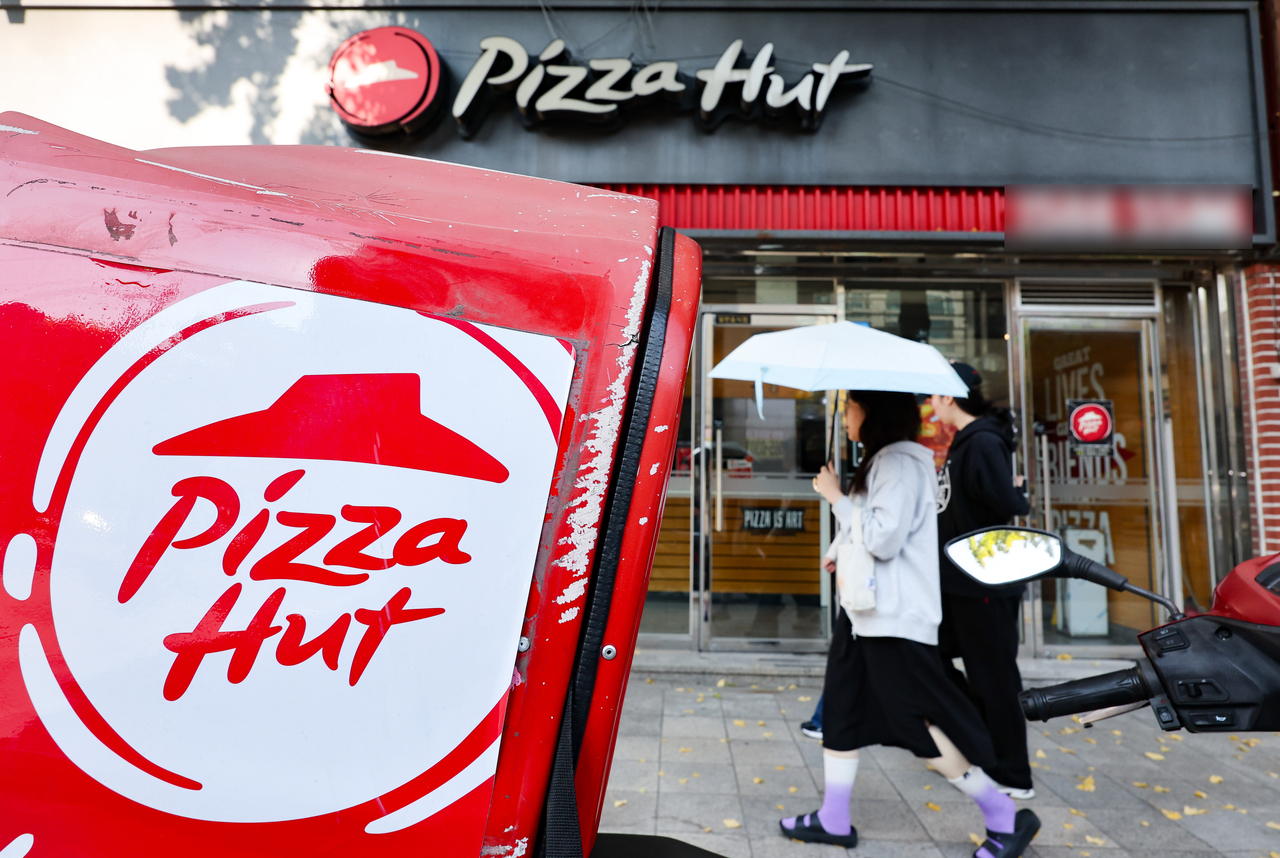 Korean franchise gap widens as outlet sales drop, headquarters' revenue ...