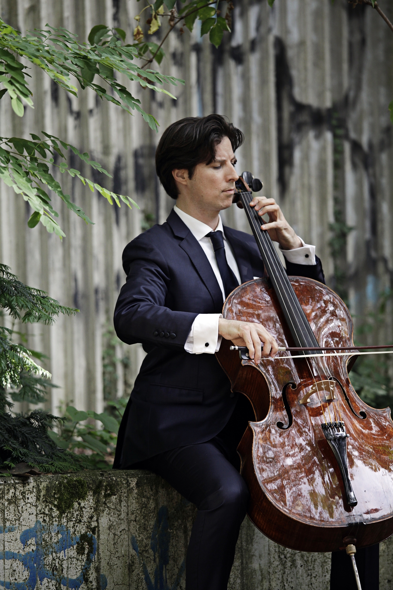 Cellist Daniel Muller-Schott returns to Seoul with a program bridging ...