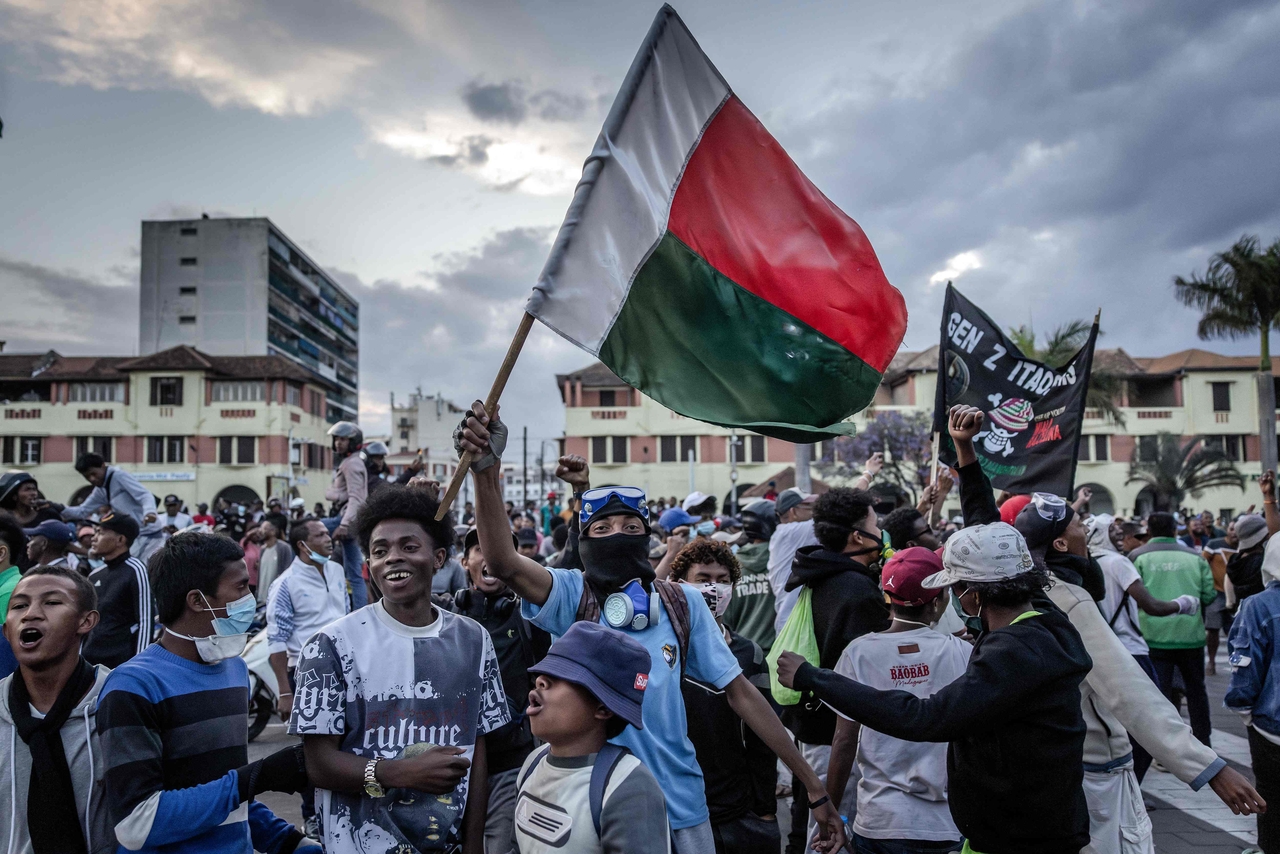Madagascar PM urges dialogue and unity after soldiers join protesters ...