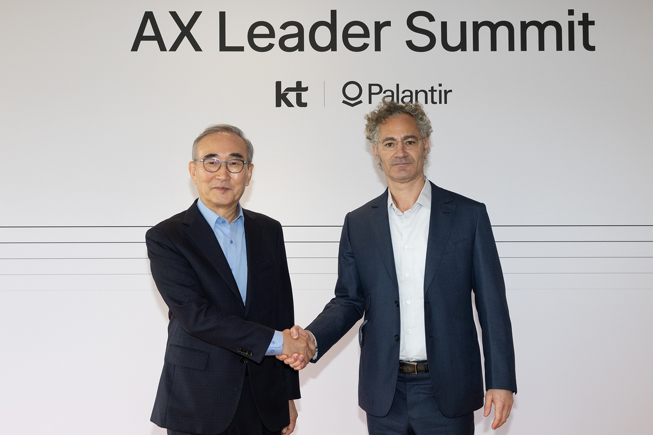 KT, Palantir chiefs discuss AI expansion in Seoul - The Korea Herald