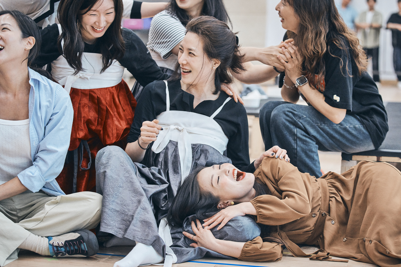 Korea National Opera's latest: Korean story with 9 female singers ...