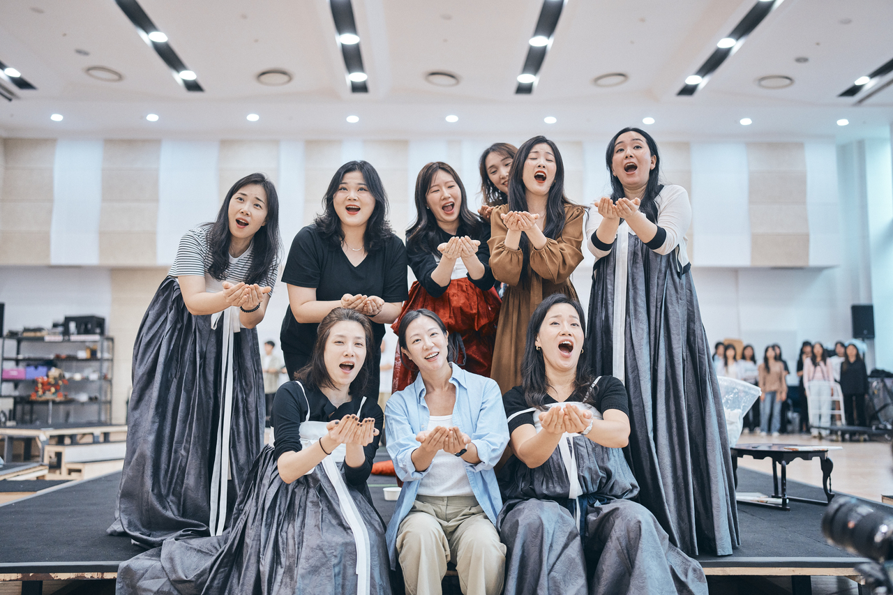 Korea National Opera's latest: Korean story with 9 female singers ...