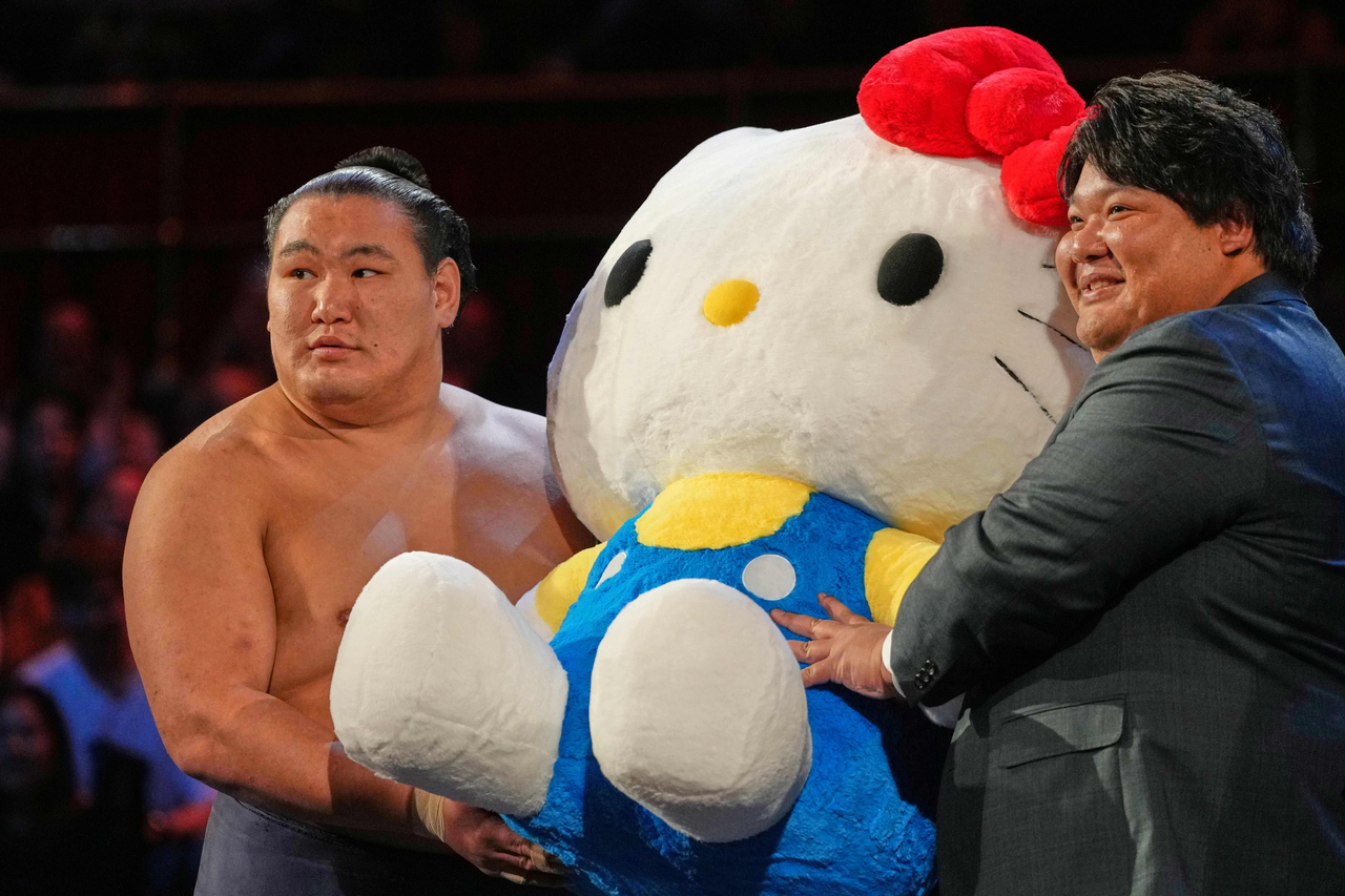 Sumo wrestlers bid farewell to London after Hoshoryu claims trophy ...