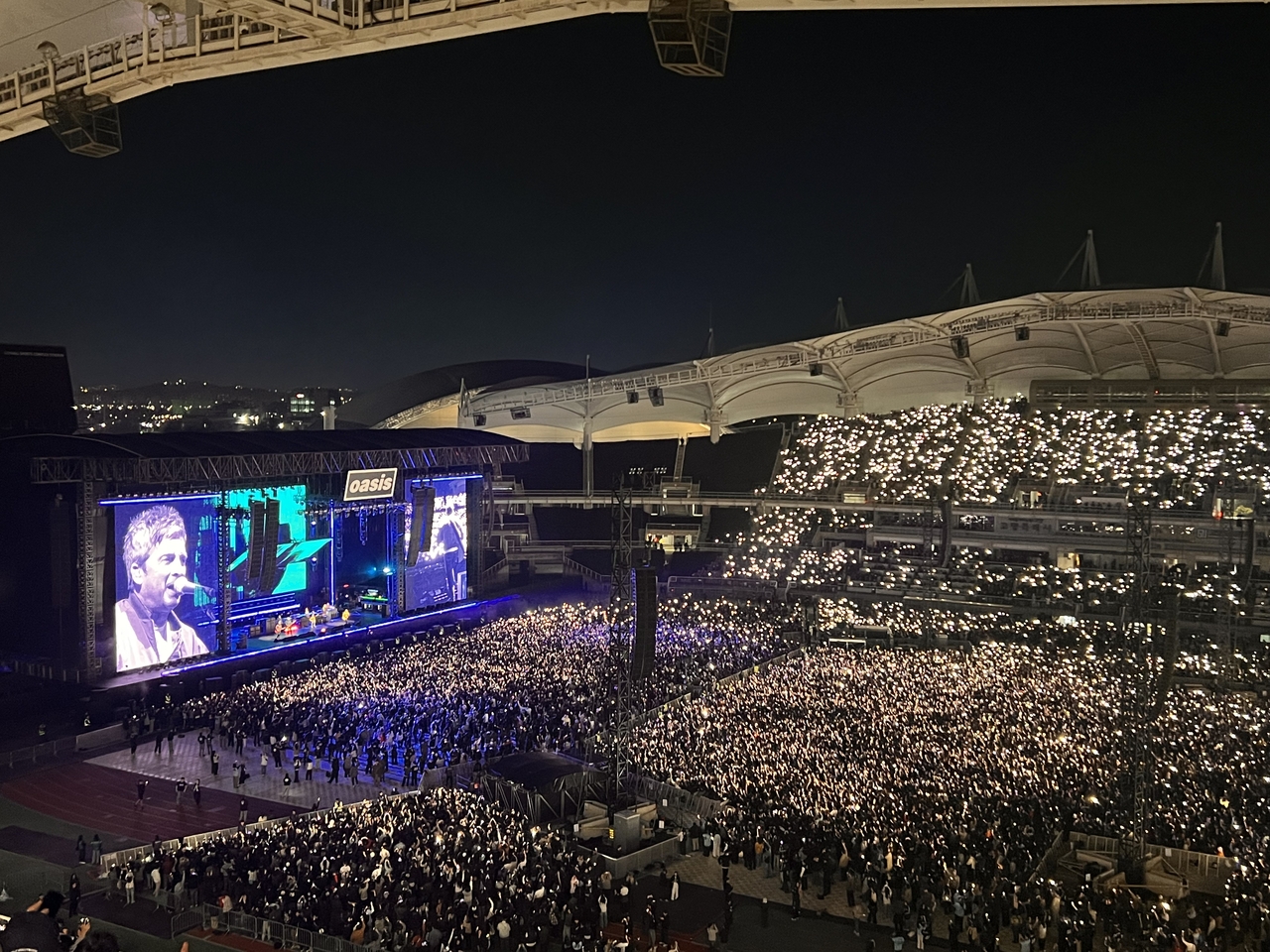 Oasis heats up chilly night with timeless anthems - The Korea Herald