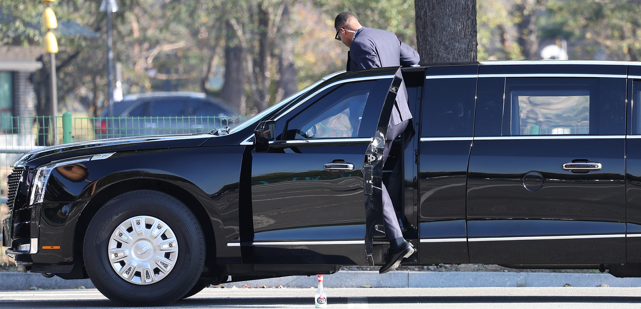 Trump's aircraft, state car draw attention at APEC summit - The Korea ...
