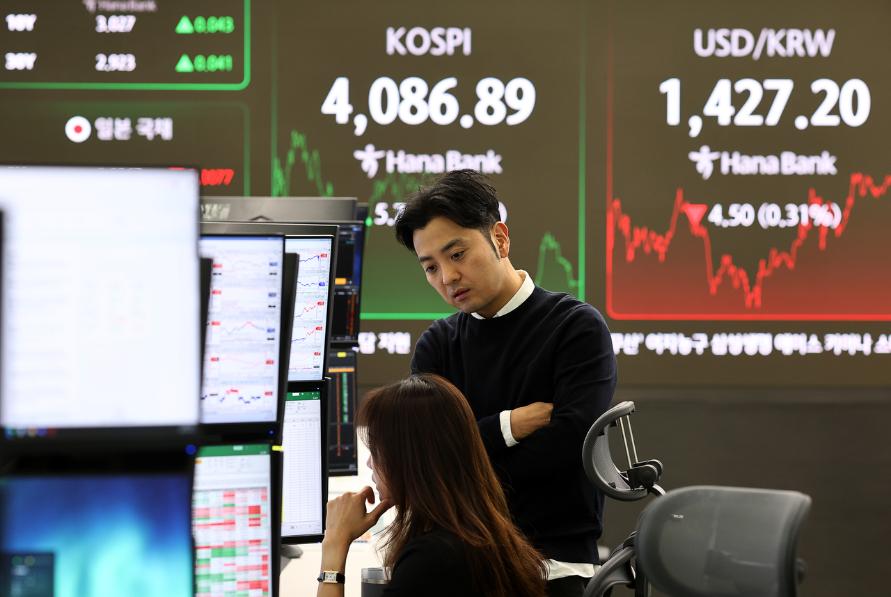 Kospi hits record close after topping 4,100 - The Korea Herald