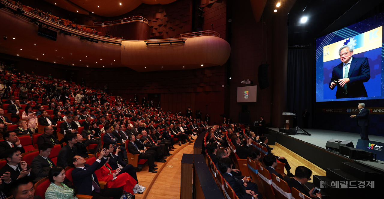 젠슨 황 “한국은 SW·AI·제조 모두 갖춘 몇 안되는 국가…지금이 특별한 기회”[경주 APEC] - 헤럴드경제