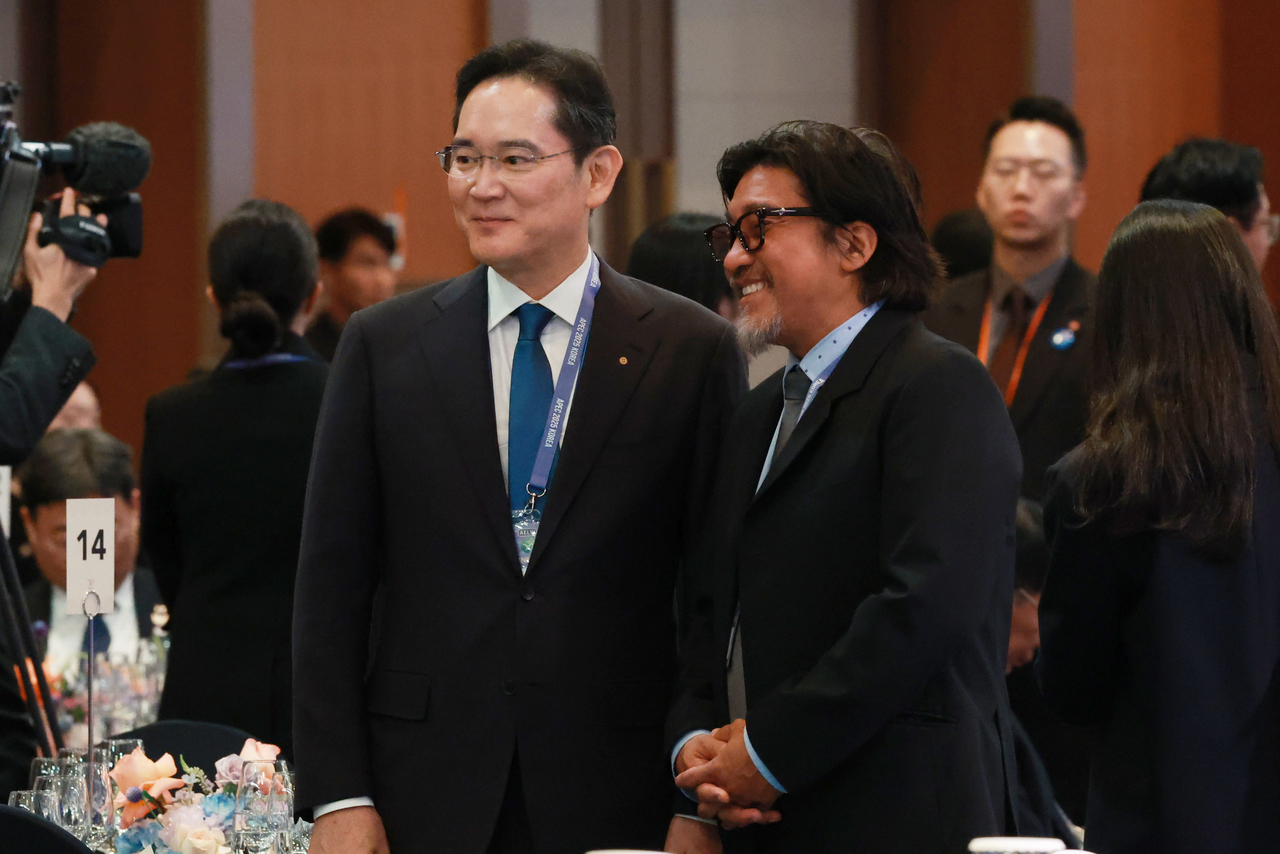 Lee hosts APEC gala dinner - The Korea Herald