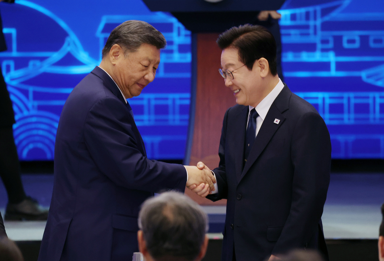Lee, Xi agree to reboot high-level dialogue, turn thaw into economic ...