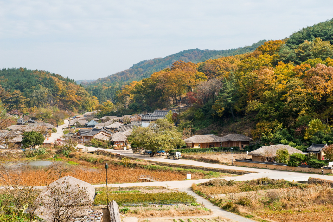 Walking through Yangdong Village, where time appears to stand still ...