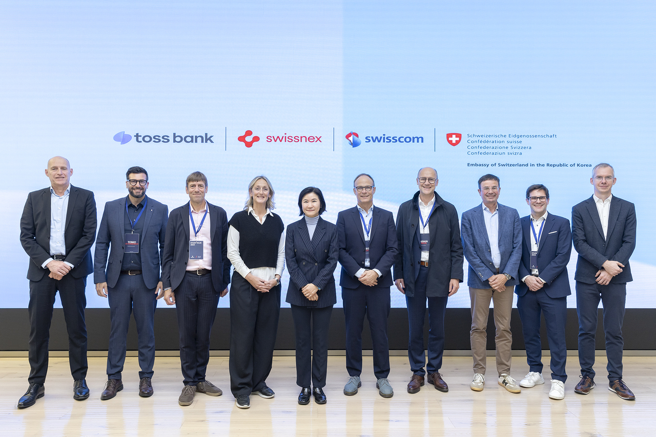 [Photo News] Swiss banking leaders visit Toss Bank - The Korea Herald
