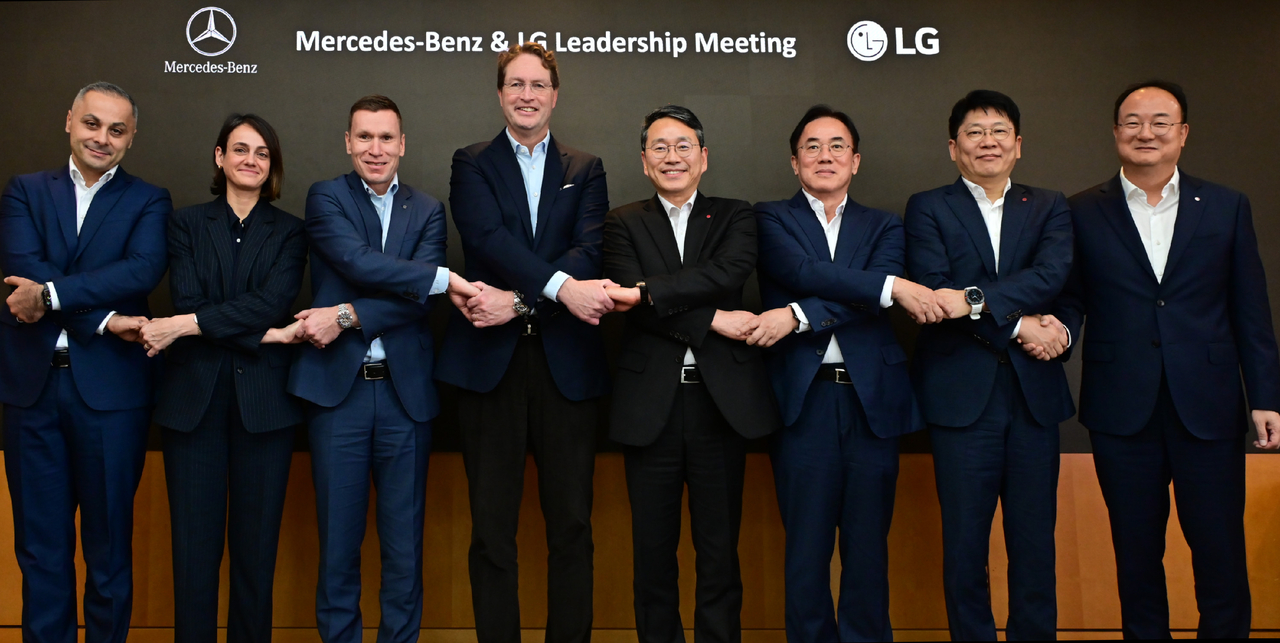 LG Display to supply next-generation display for Mercedes-Benz SUV ...