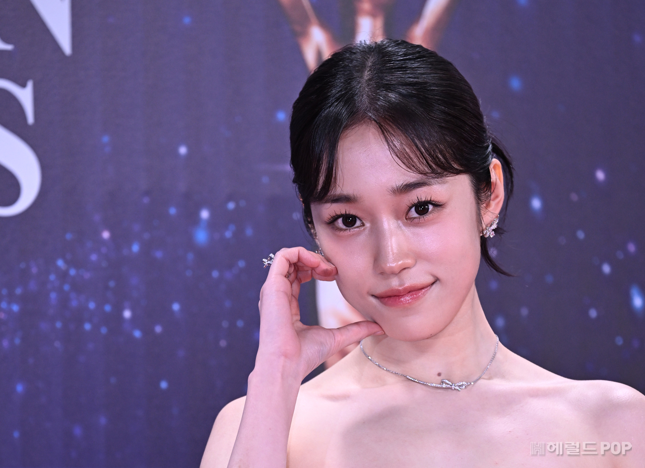 [포토] 노윤서, ‘자체발광 아름다움~’ - 헤럴드뮤즈 (Herald Muse)