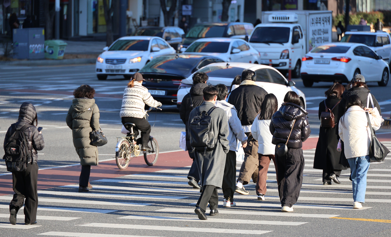 Cold wave grips Korea; Seoul’s first snow likely Thursday - The Korea ...