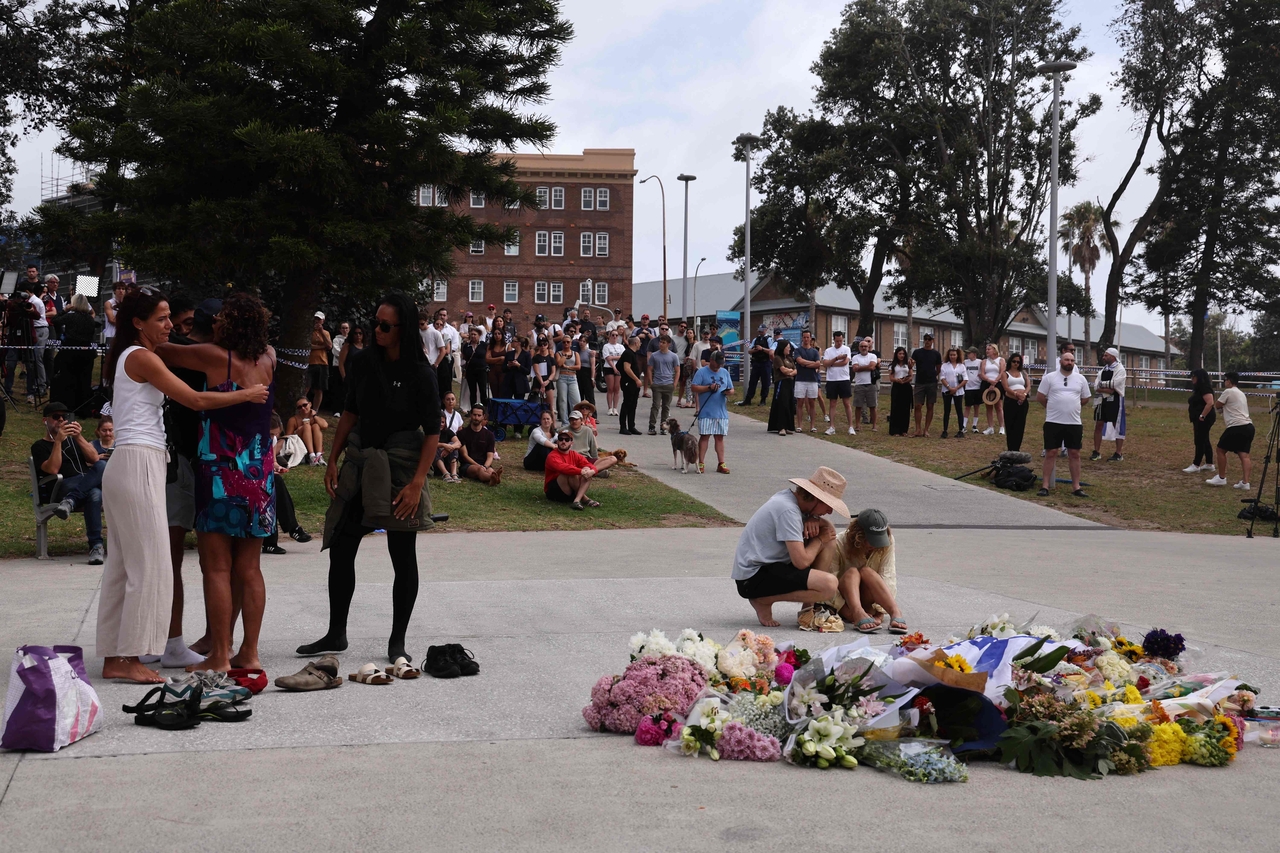 Father and son behind Bondi mass shooting that killed 15, Australian ...