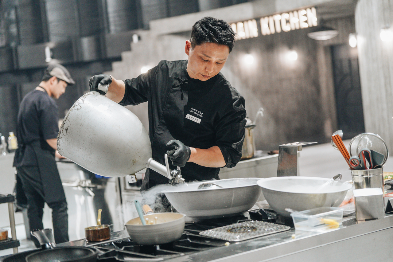 'Culinary Class Wars' returns for second serving with Paik Jong-won ...