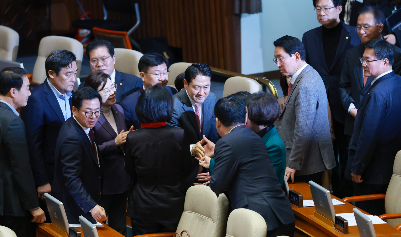 Ruling party passes Dec. 3 tribunal bill, new filibuster begins over ...