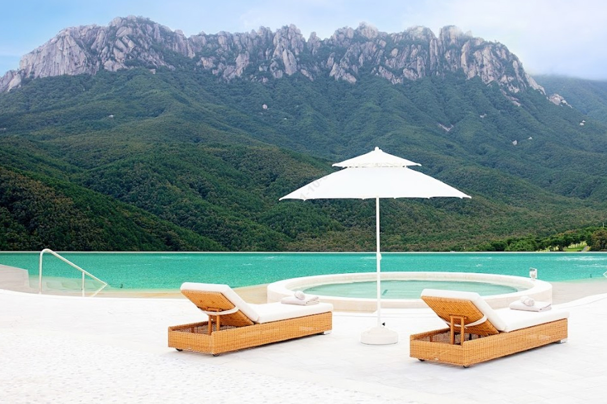 Six hot springs to warm up this winter - The Korea Herald