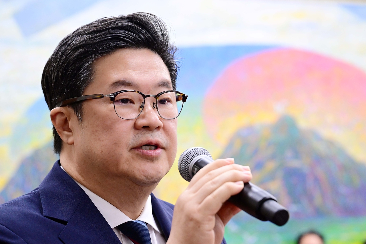 Prosecutors request arrest warrant for chairman of MBK Partners over Homeplus - The Korea Herald