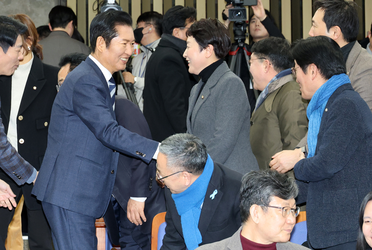 Ruling party chair set to consolidate power in Supreme Council vote ...