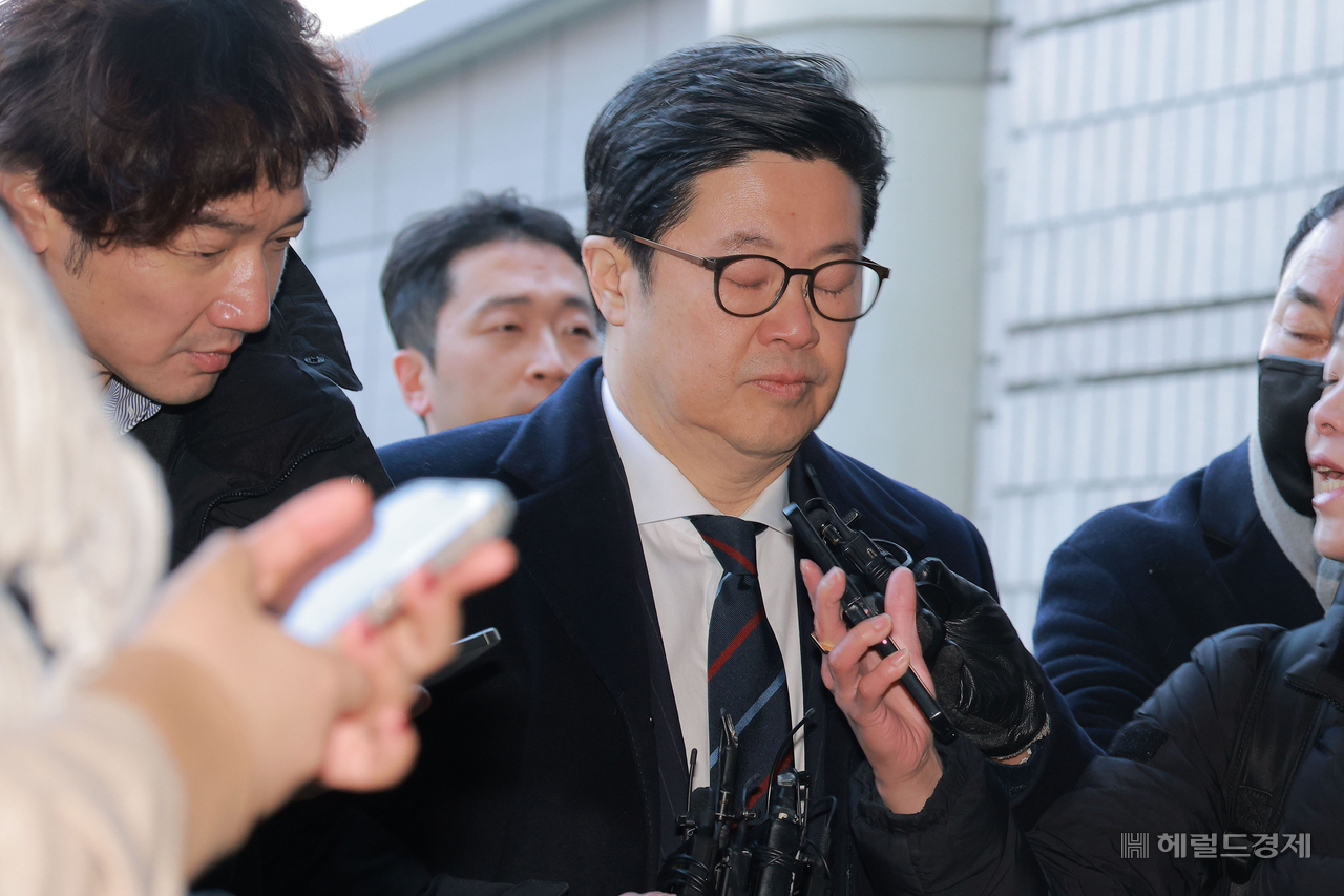 [헤럴드pic] 눈감은 김병주 MBK파트너스 회장 - 헤럴드경제