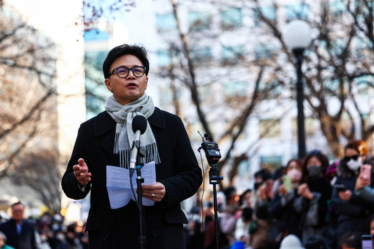 Ethics committee of main opposition party votes to expel ex-leader Han ...