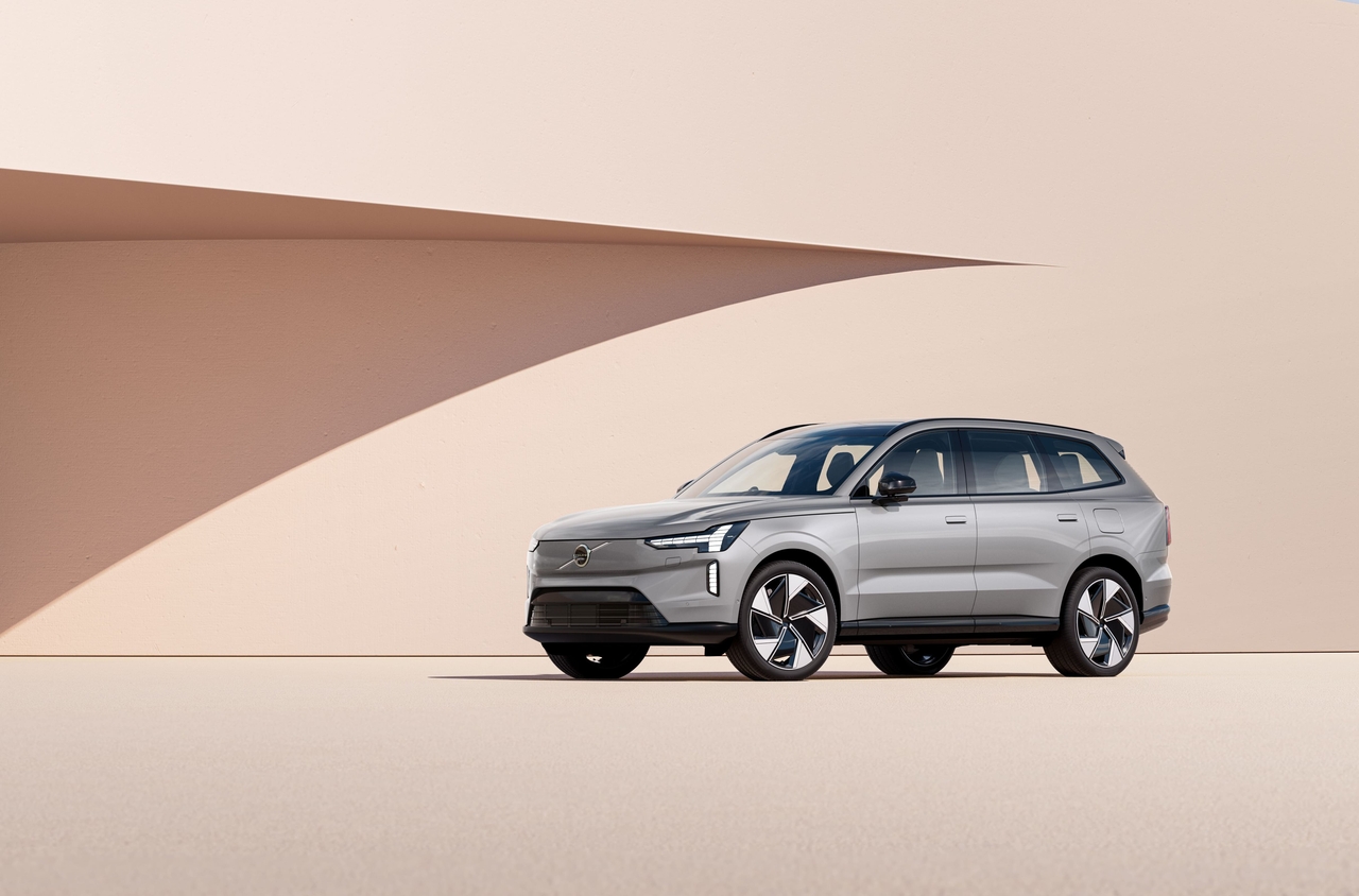 볼보코리아 “올해 EX90·ES90 출시…‘바퀴 달린 스마트폰’ 시대 연다” - 헤럴드경제