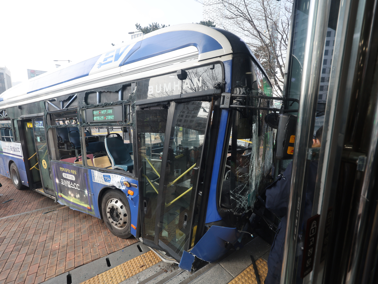 Bus runs over pedestrians in Seodaemun-gu, 13 injured - The Korea Herald