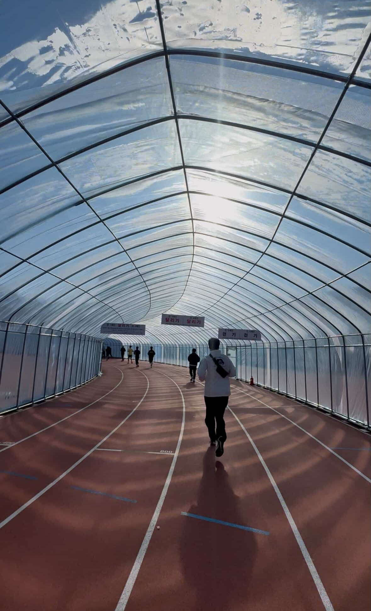 Even in bitter cold, runners keep going, thanks to one clear innovation ...