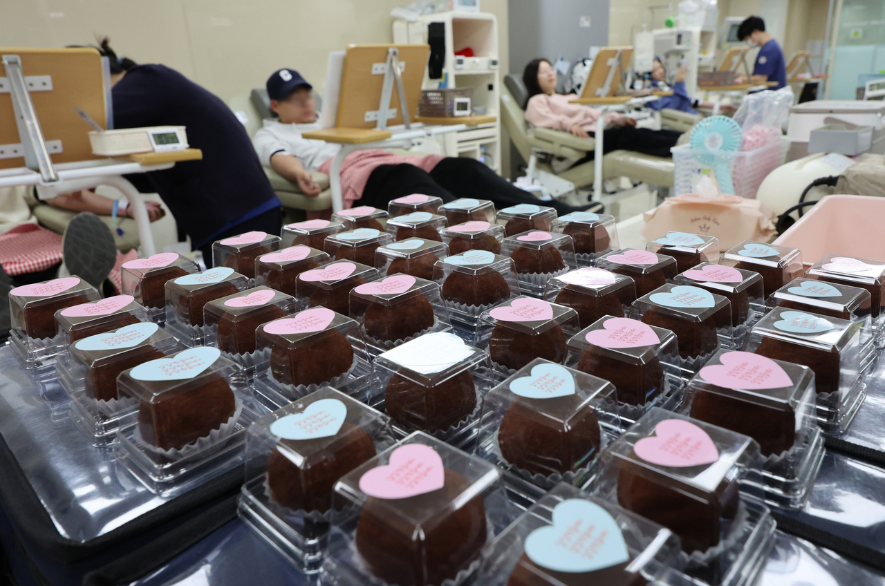Dubai chewy cookie giveaways boost blood donations - The Korea Herald