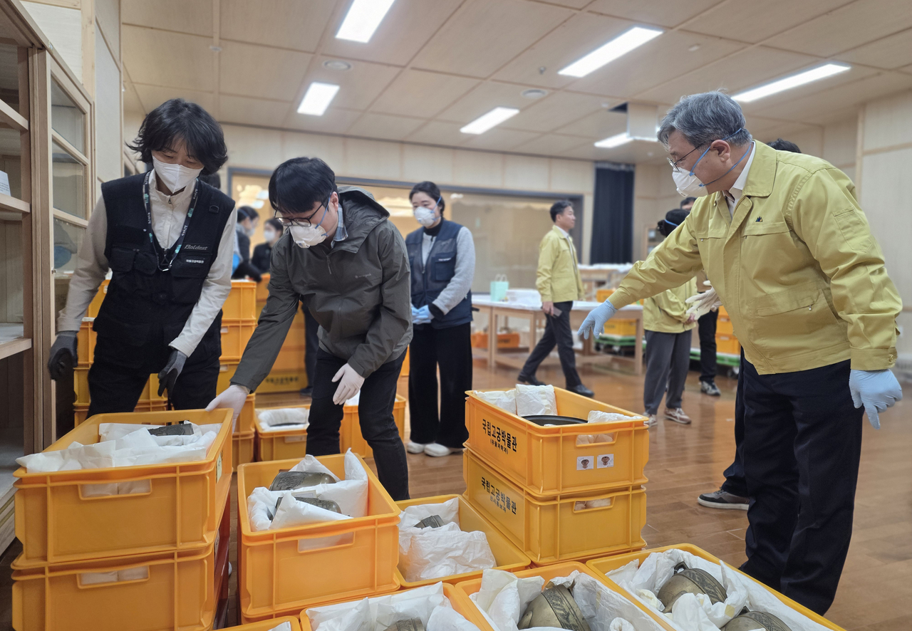 Fire breaks out at Royal Palace Museum in Seoul, threatening artifacts ...