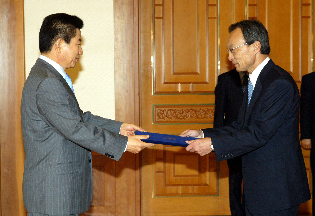 Democracy activist, liberal heavyweight, Lee Hae-chan dies - The Korea ...