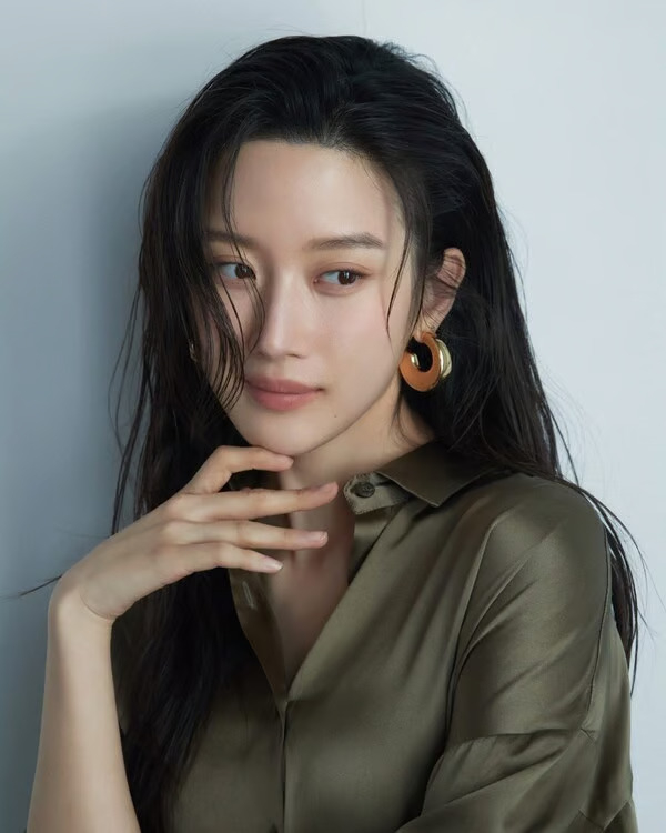 Mun Ka-young's good heart comes from reading good books - The Korea Herald