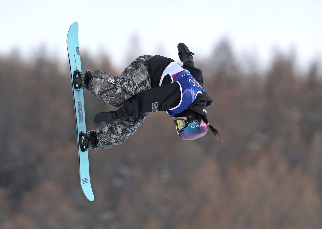 Korea sends two snowboarders to Olympic halfpipe finals - The Korea Herald